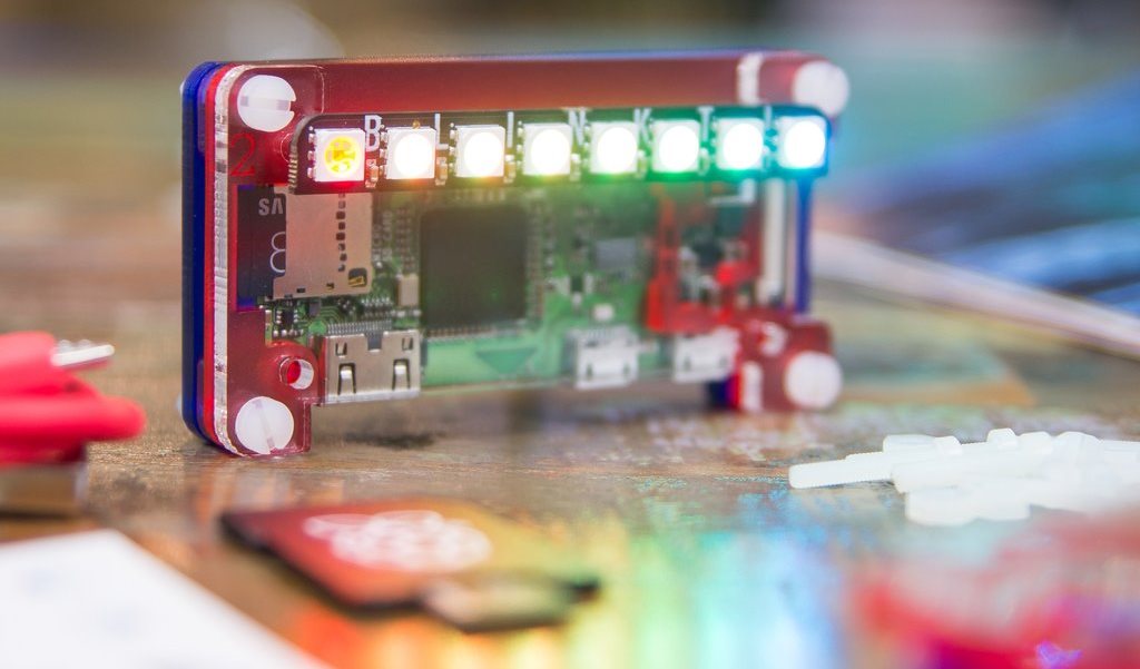 קיט פיתוח לאלקטרוניקה - RASPBERRY PI ZERO W STARTER KIT